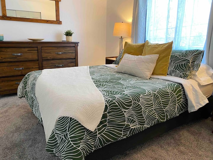 Sunny And Warm 1-bedroom Apartment In Midtown - 앵커리지