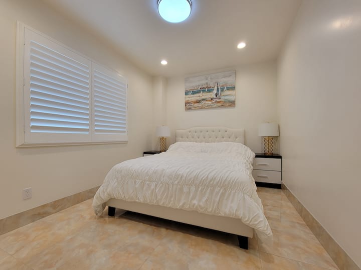 Homey Entire Apt W/parking ,Family & Pet Frendly - La Puente, CA