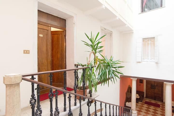 Charme Apt. Few Minutes From S. Marco Square - Venice