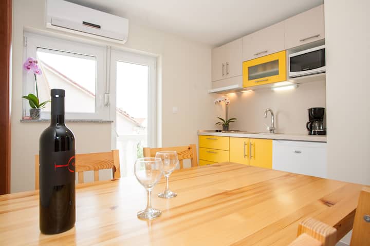 Two Bedroom Apartment - Jadranovo