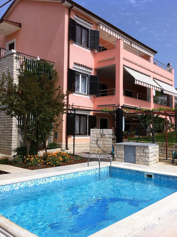 Pula Apartment With Pool (2+2),near Beach And City - Pula