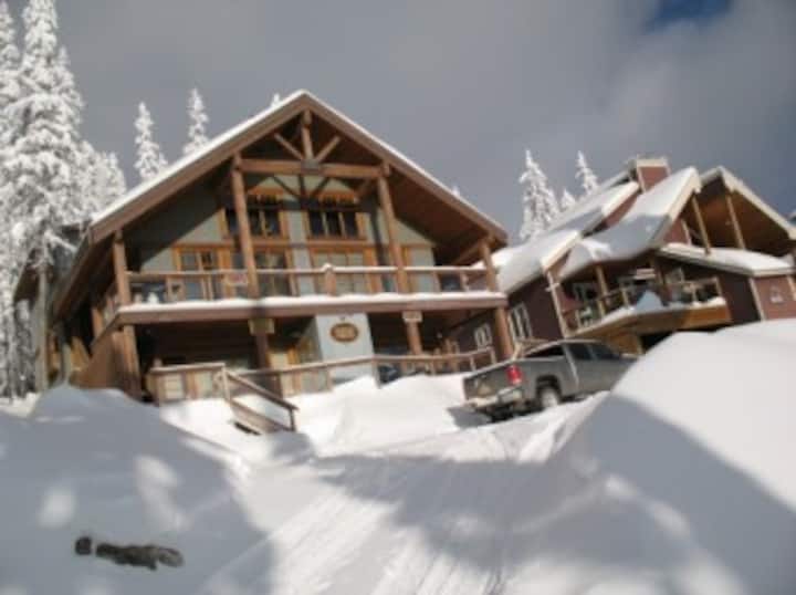 Views + Hottub In Quiet Snow Pines | Big White - Big White Ski Resort, BC