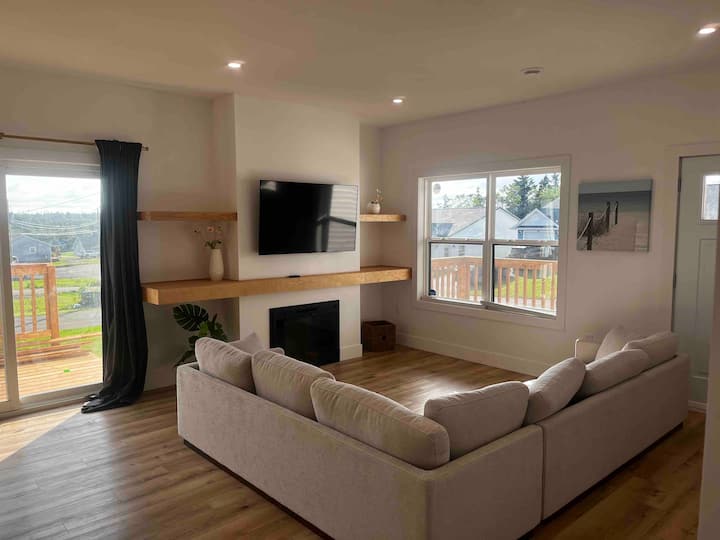 Beautiful,new 3 Bdrm W/ King Bed - Prince Edward Island