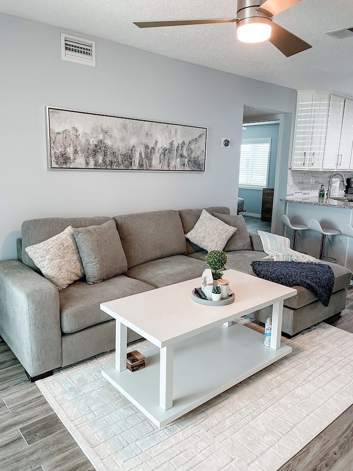 Modern Beach Condo, A Block From The Beach - Jacksonville Beach, FL