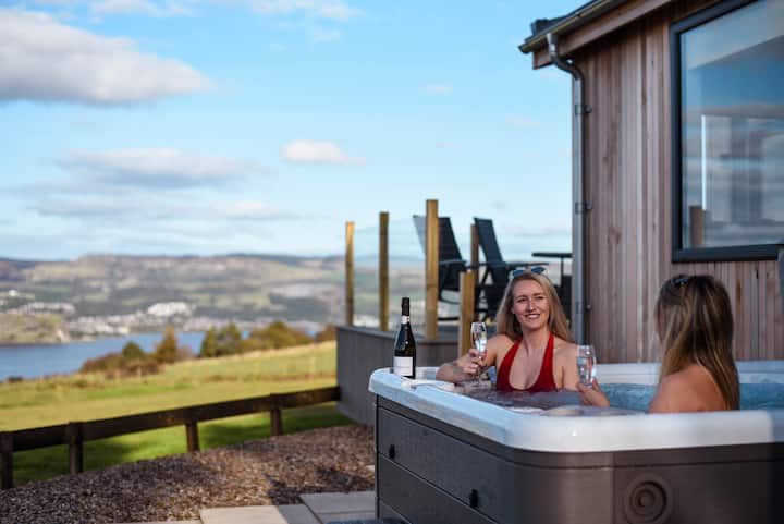 Pheasant Lodge- Stunning Views, Rural Location - Loch Lomond, United Kingdom
