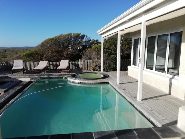 Pelican Villa - Grotto Bay