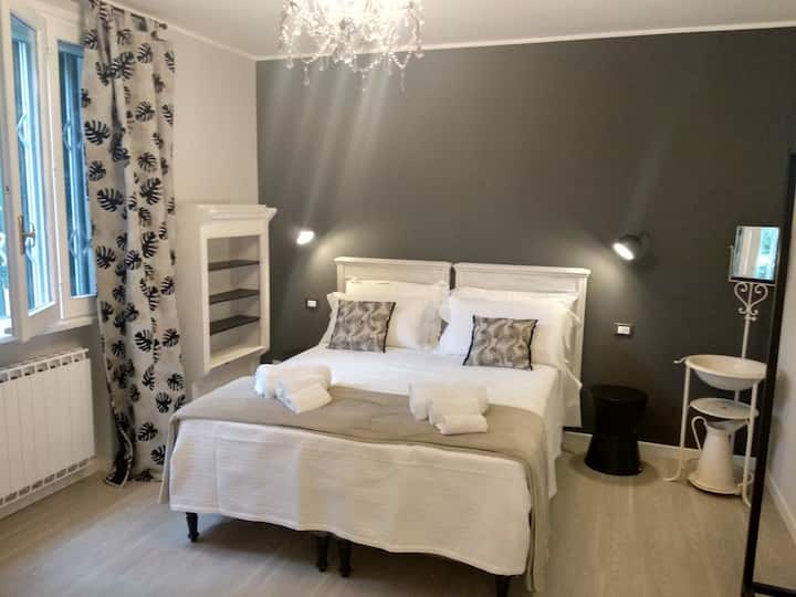 Fermatiqui'. Gray Room 1.
Camera Con Bagno Privato - Ravenna