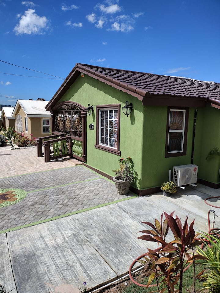 Junior's Relaxing, Peaceful And Picturesque Home - Montego Bay
