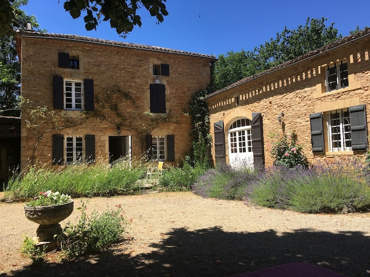 Retour Aux Sources - Monpazier