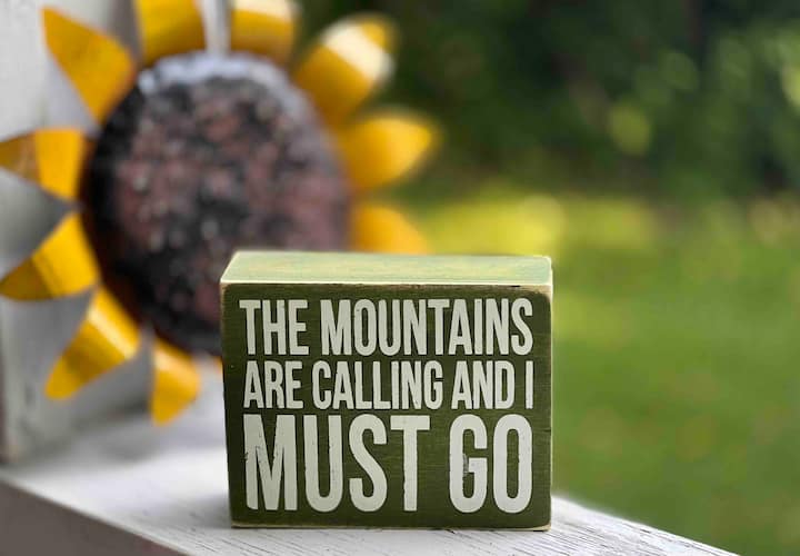 Sunflower Cottage - Cozy, Romantic Mountain Escape - West Virginia