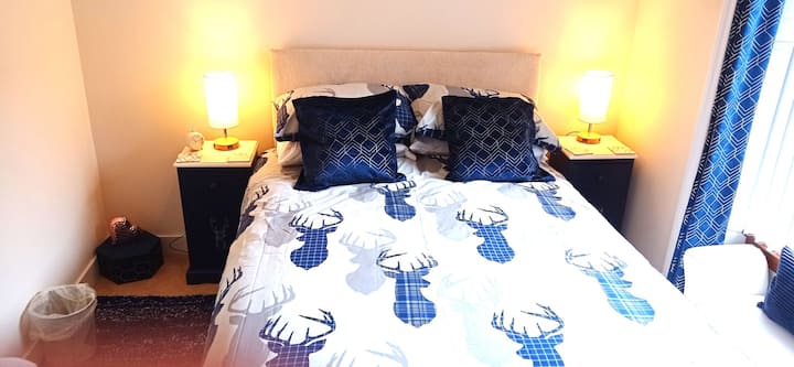 Islaway Stays(b) Lovely Flat With Parking (Larger) - Moray