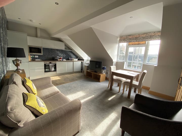 Top Royal Mile Old Town 2 Bedroom - Edinburgh