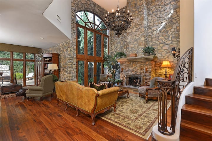 Luxury Tuscan La Jolla Townhouse - Del Mar, CA