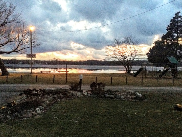 Beach House With Private Beach - Chelsea, MI