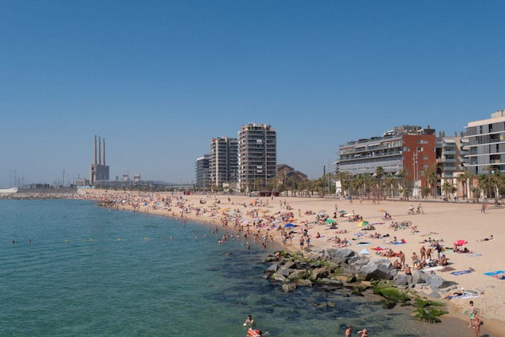Near Beach. Wifi. 20 Min. To Center By Metro. - Badalona