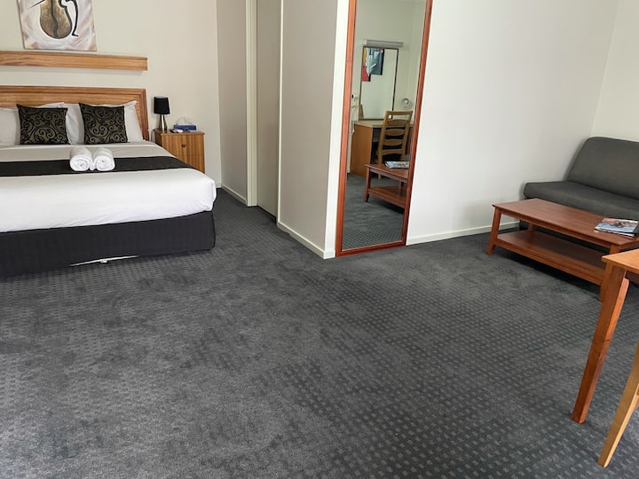 Family Spa Room - Advance Motel Wangaratta - Glenrowan