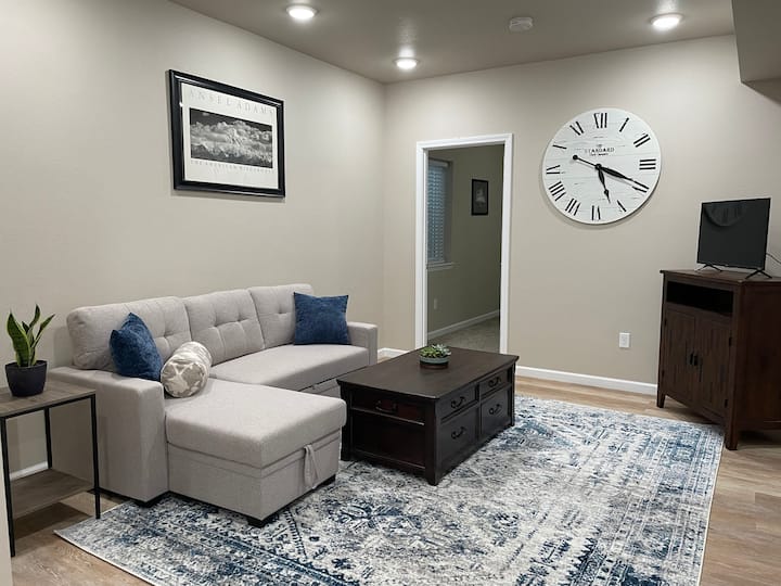 Clean, Modern Basement Apartment With Yard. - Cheyenne