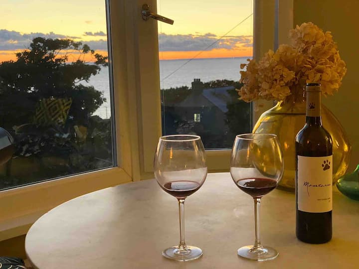 Bayview Villa - Sleeps 8 With Sea Views - Weymouth, UK