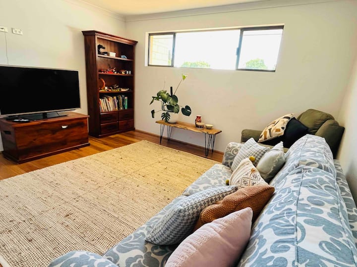 Cheerful 5 Bedroom Home With Free Parking Onsite - Dunsborough