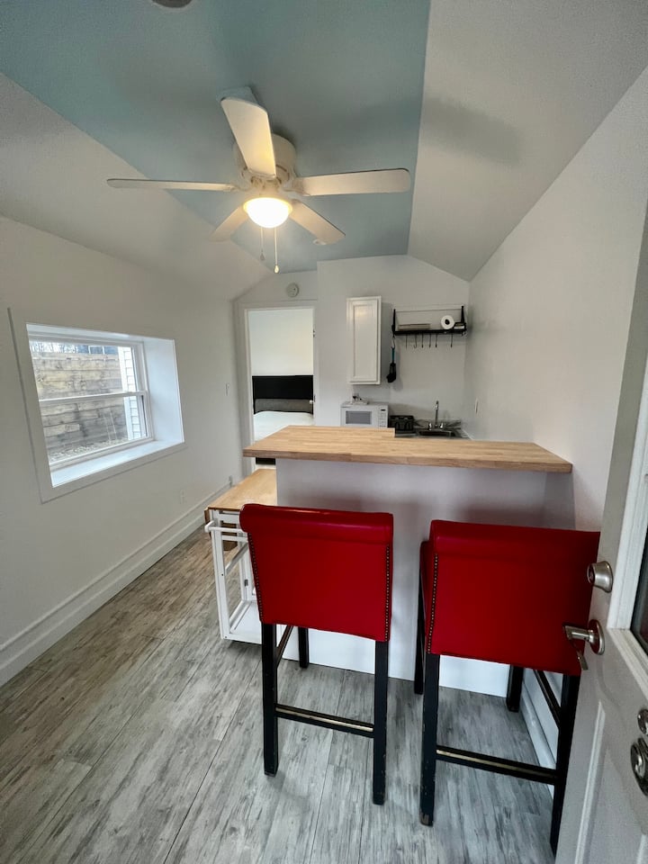 Adorable Guest House Pool Open May Till Sept. - Saugerties, NY