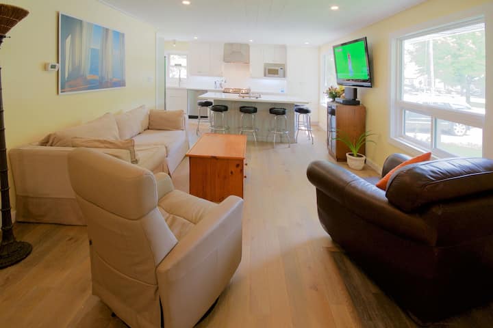 Beautiful  3 Bedroom 2 Bath Renovated Cottage In The Heart Of Historic Bayfield Village - Bayfield