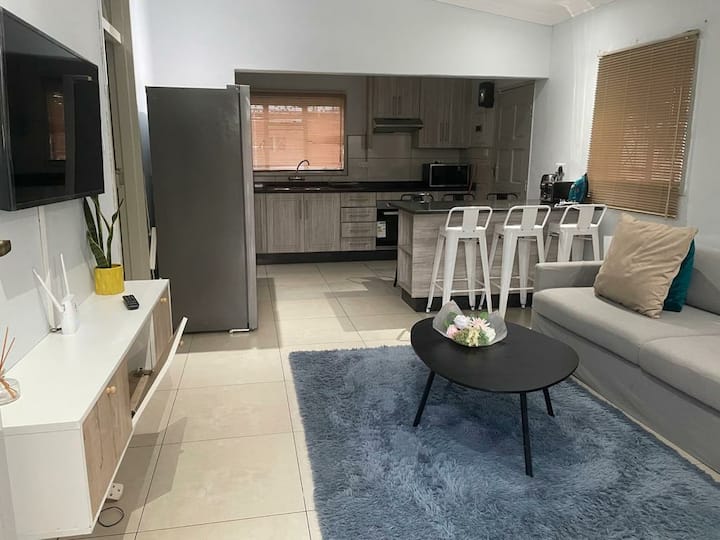 Out Of Ordinary 3-bedrooms Home Bkt With A Pool - Gaborone