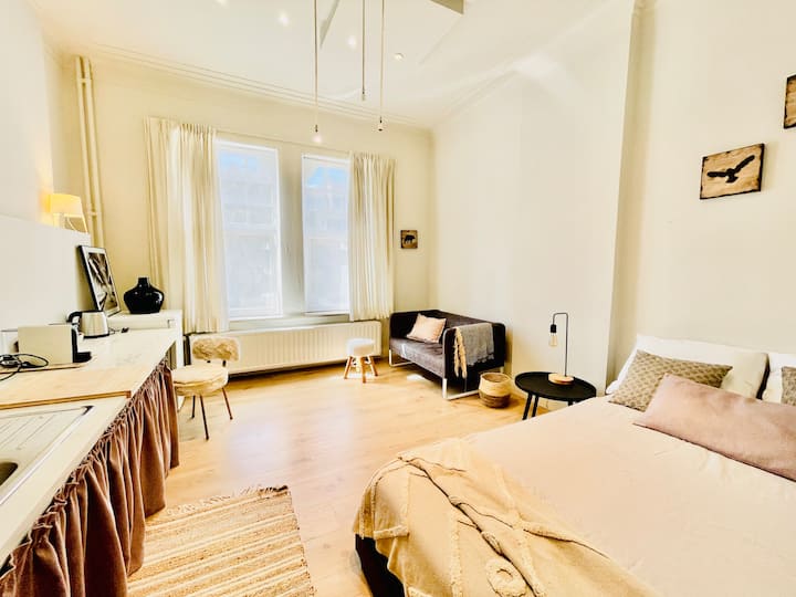 Studio With Private Bathroom & Kitchen - Hasselt