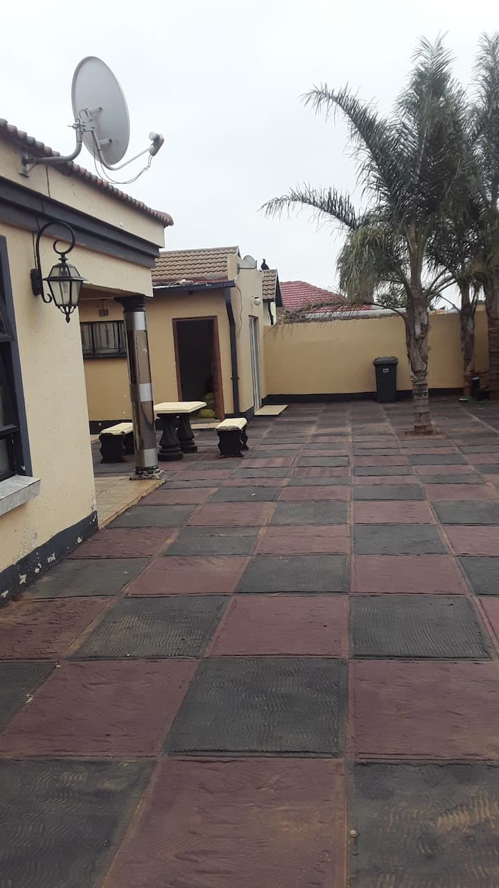 Welcome To Chilled Hood. - Soweto
