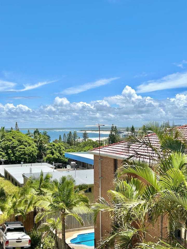 Beach Views For A Perfect Getaway - Kings Beach - Golden Beach