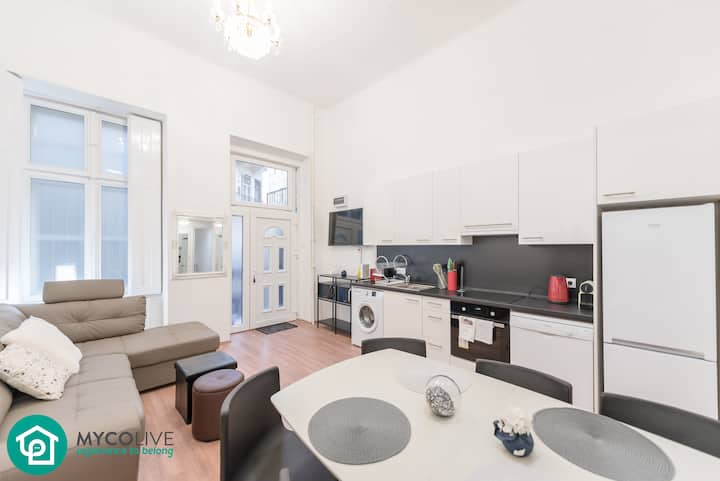 Balcony Luxury City Apartment, New York Café Blaha - Budapest