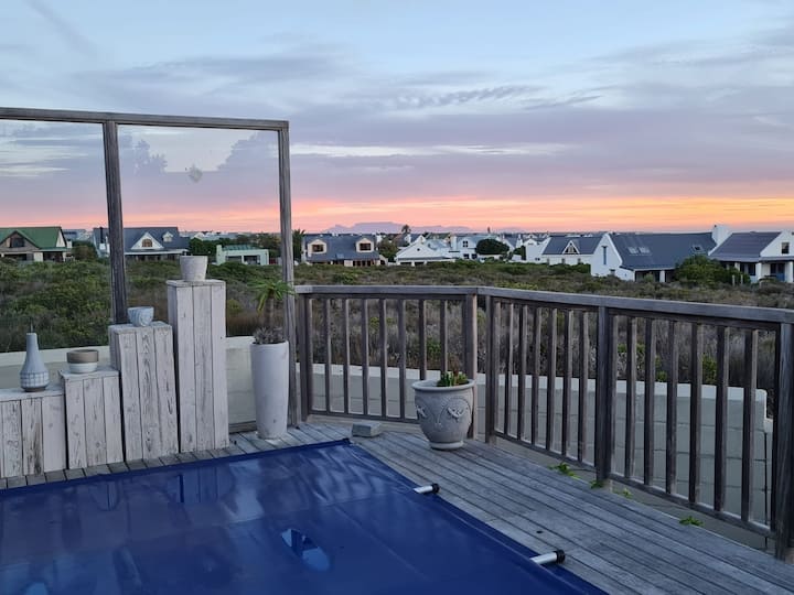 Pelican House - Grotto Bay