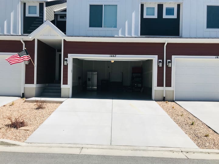 4 Bedroom Townhome Right By The Freeway - Provo, UT