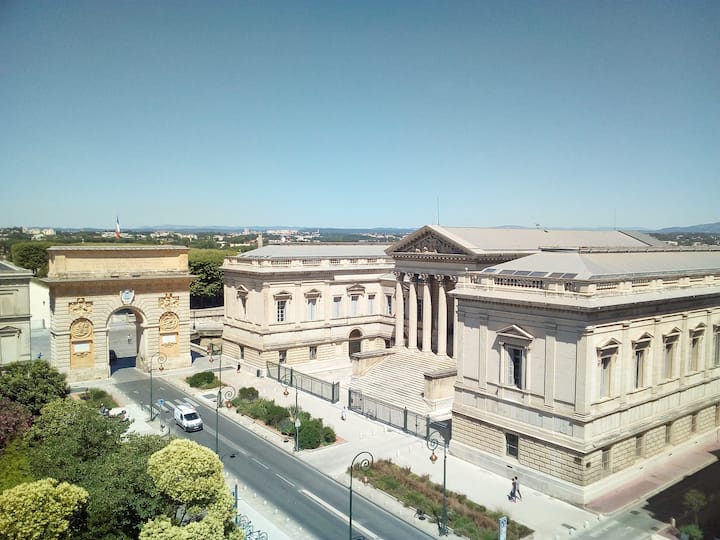 Appartement Perché Dans Un Immeuble Haussmannien. - Montpellier