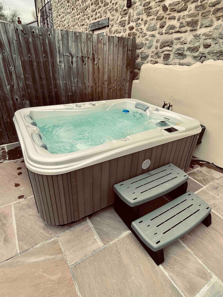 Relaxing Cosy Barn Conversion, Hot Tub & Garden - Devon