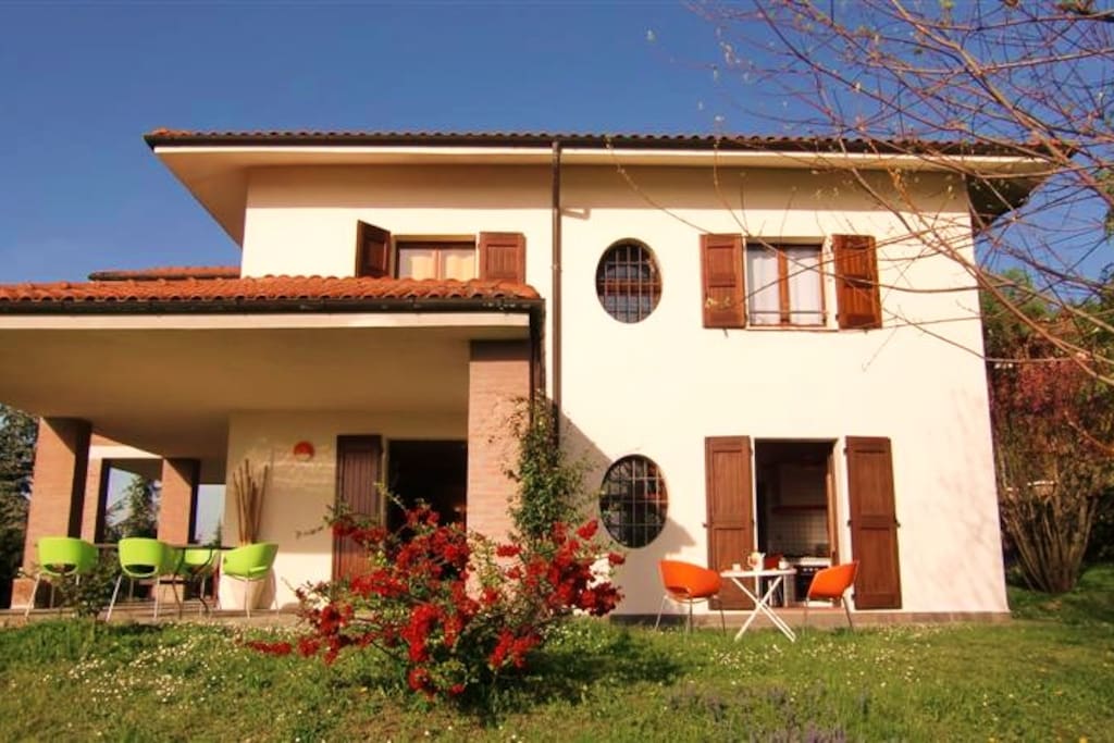 Friendly, midcentury design, hilltop bed&breakfast - Houses for Rent in ...