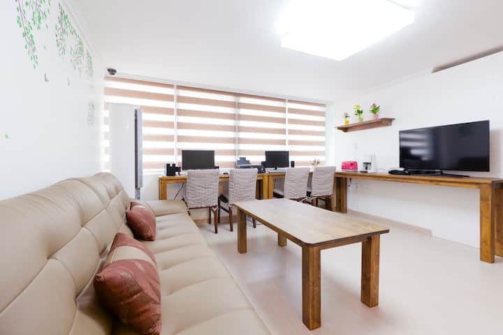 Hongdae Guest House Family Suite #2 - South Korea