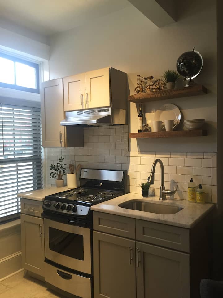 Downtown Renovated Studio Apartment - Lancaster, PA