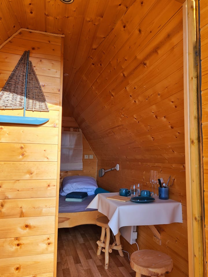 Cabane Insolite Au Bord De L’eau, Le Renard - Bitche