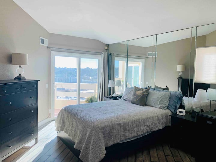 Master Suite In Fashion Valley Gem - San Diego, CA