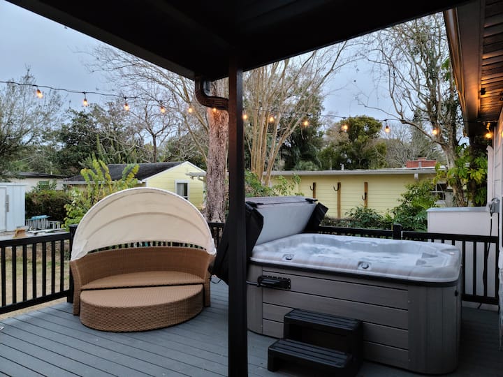 Pet-friendly Oasis With Fenced Backyard & Jacuzzi - Tampa, FL