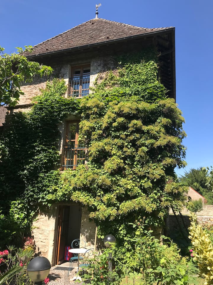 Romantischer Ferien Turm /Beautiful Vacation Tower - Nolay