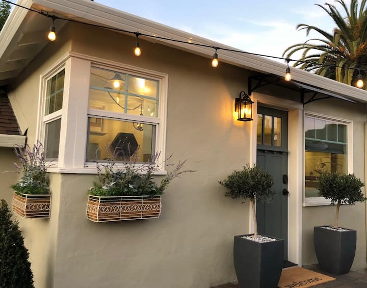 Charming Courtyard Cottage - Concord, CA