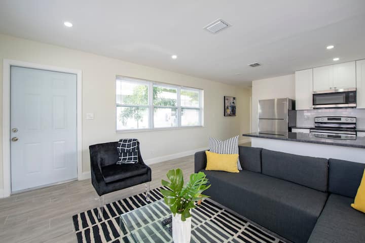 Stunning Apt. 0.8 Miles To The Beach, Unit #5! - Deerfield Beach, FL