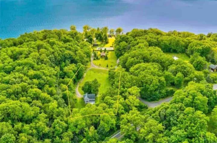 Private House On 1.5 Acres In Skaneateles - Skaneateles