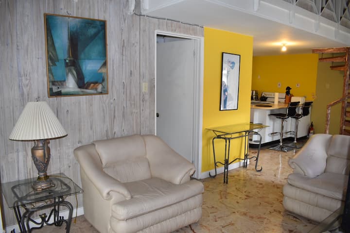 Beautiful Retreat In Kingston - Kingston