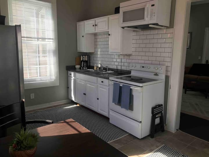 Location! Perfect For Travel Nurses! Ground Level - Macon