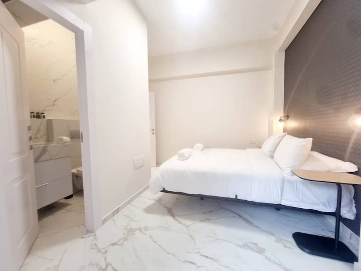 Ben Yehuda St | Private Showers In Every Bedroom - Jerusalem