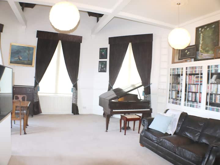 Tudor House ~ Reading Room Apartment W' River View - Carlisle