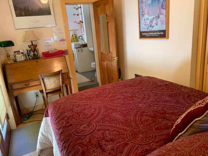 Cozy Room W/ Private Entrance, Bath, Parking + A/c - Grass Valley, CA