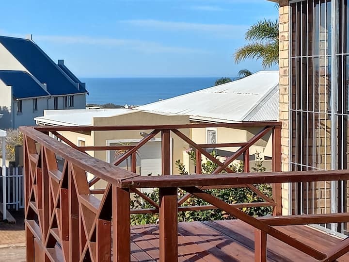 8 On Broodboom Self-catering Home - Jeffreys Bay